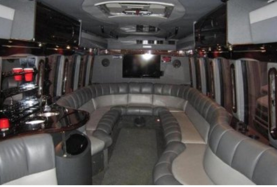 Xtreme PartyBus & Limousine Services 1-613-860-4847 - Ottawa Party Bus ...